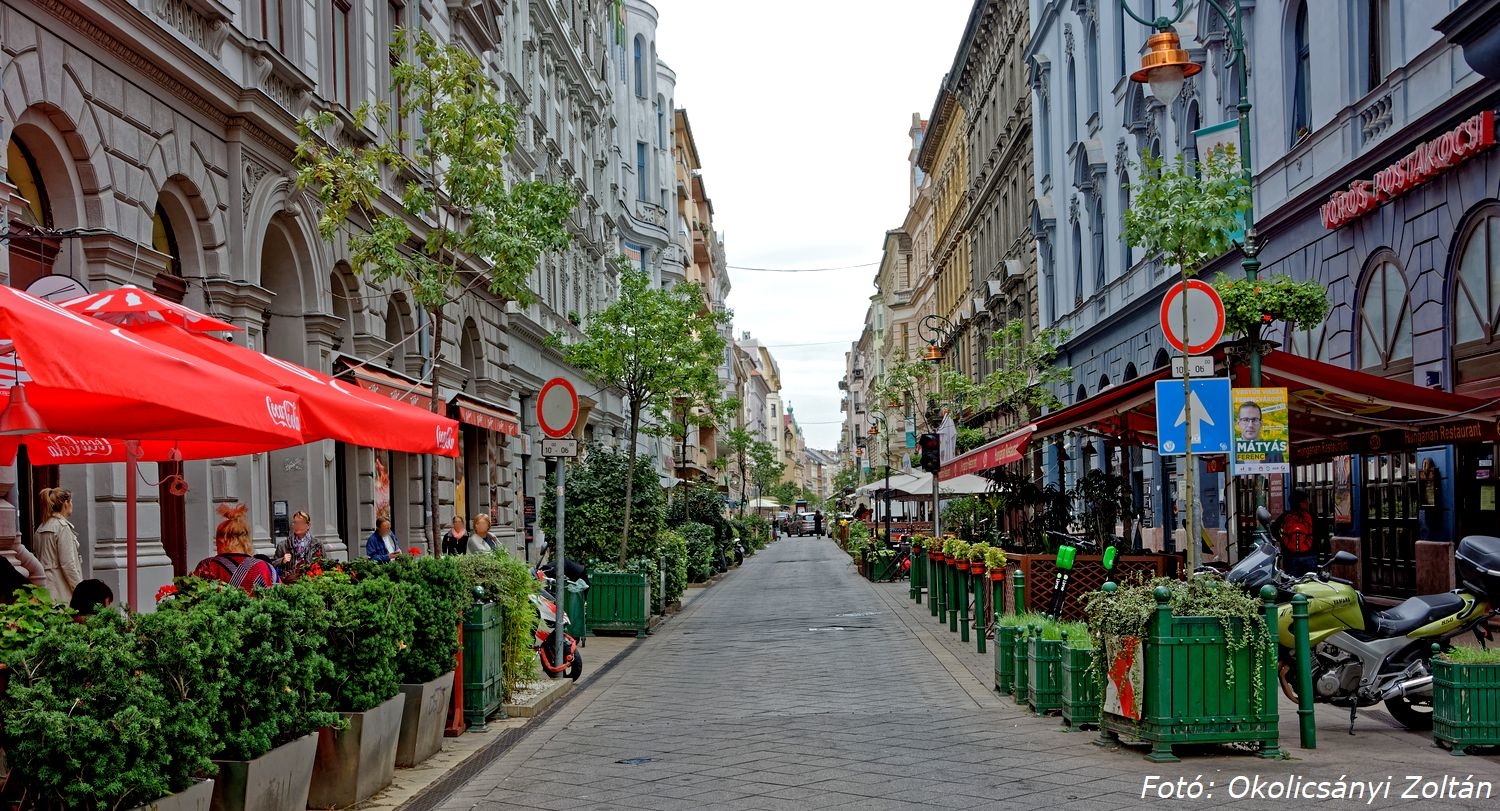 A Ráday ősszel – töklámpások sokasága világít az éttermek előtt – Infovilág